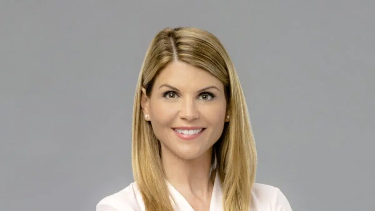 Lori Loughlin Makes a Surprise Return to When Calls the Heart